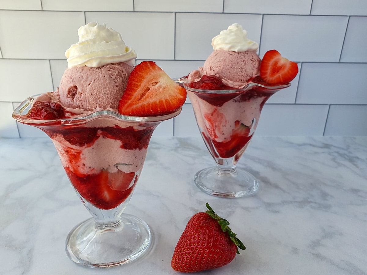 Strawberry Sundae - Keep Calm And Eat Ice Cream