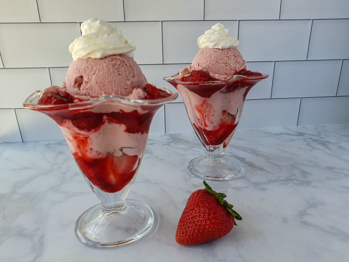 Strawberry Sundae - Keep Calm And Eat Ice Cream